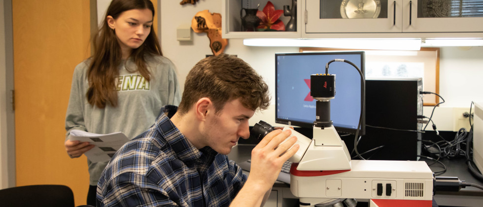 Introducing the Leica DM2000 | Siena University